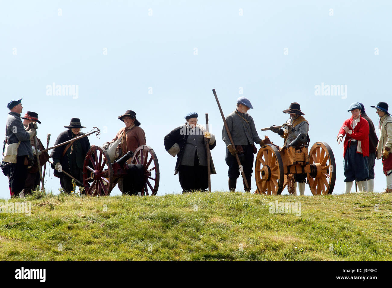 Canon on the Royalist army earthworks Pikes and Plunder - 300 Civil war ...