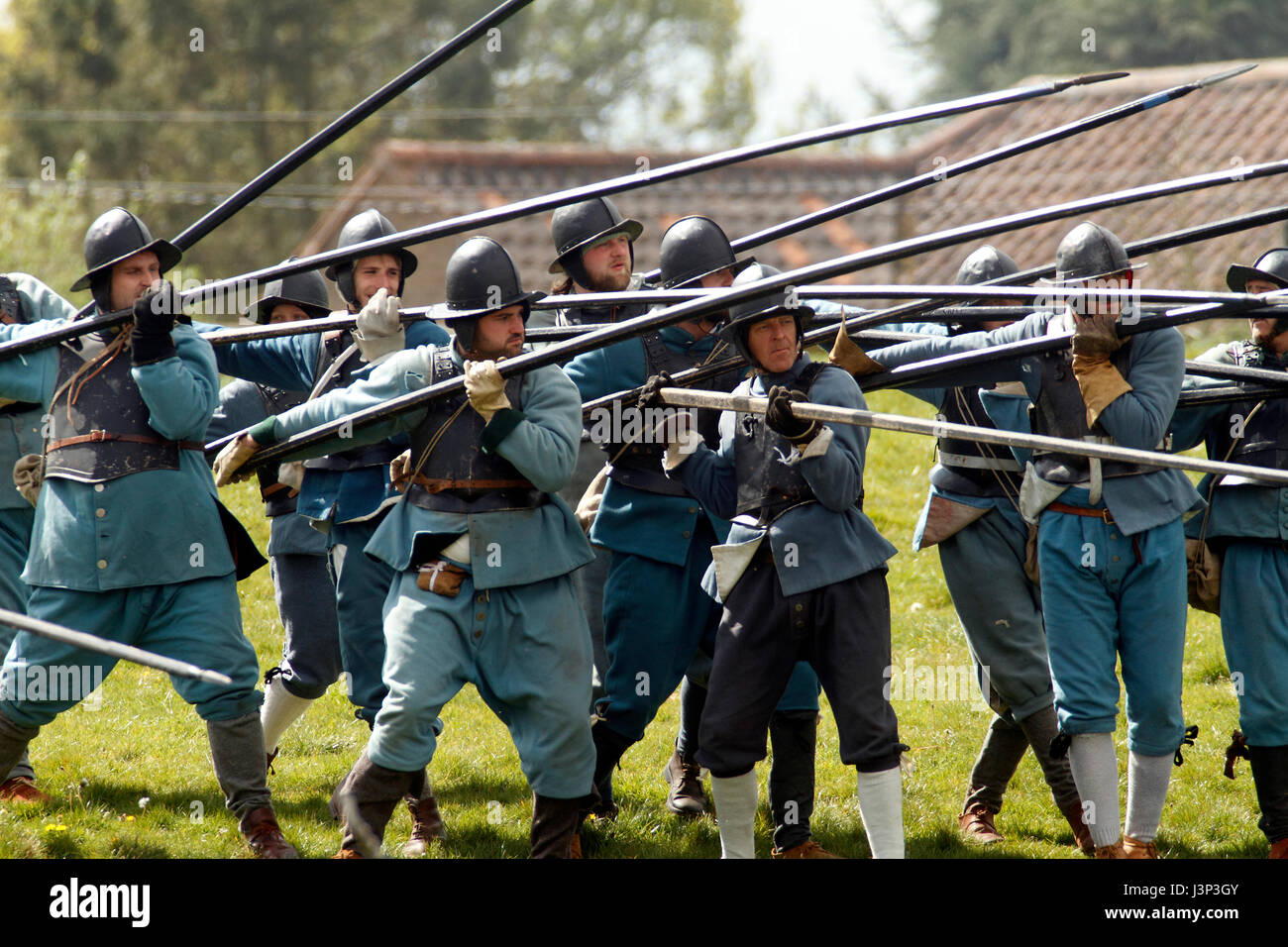 Royalist pikemen hi-res stock photography and images - Alamy