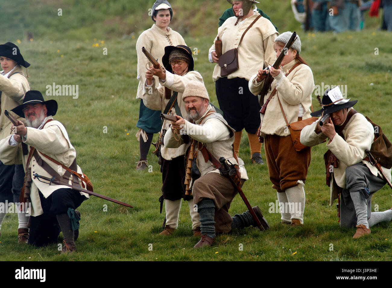 Muskateers on the Royalist army earthworks Pikes and Plunder - 300 ...