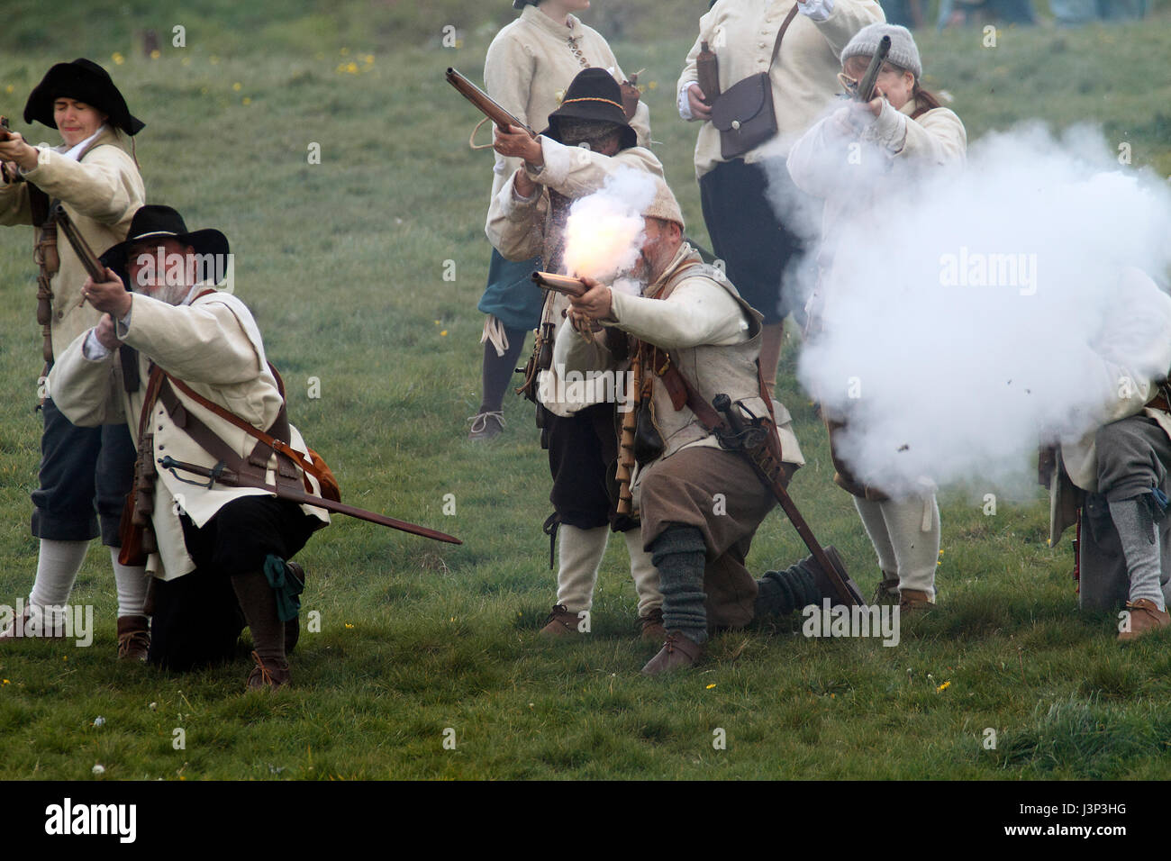 Muskateers on the Royalist army earthworks Pikes and Plunder - 300 ...