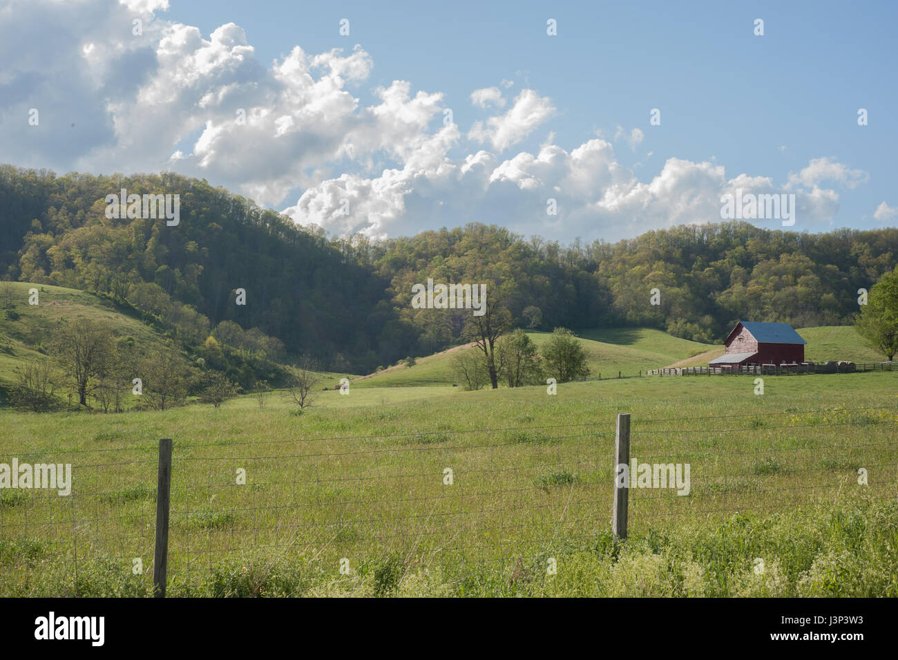 Farm and fence in rural virginia Stock Photo - Alamy