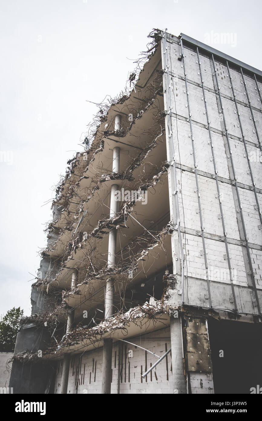 Demolition framework hi-res stock photography and images - Alamy