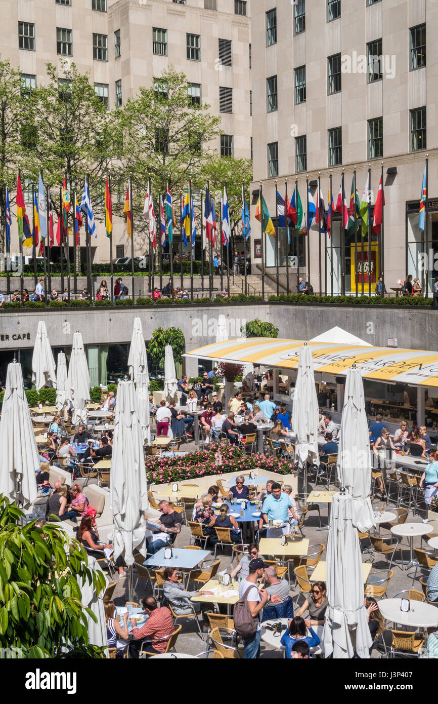 Rock Center Cafe Summer Garden and Bar, Rockefeller Center, NYC, USA ...