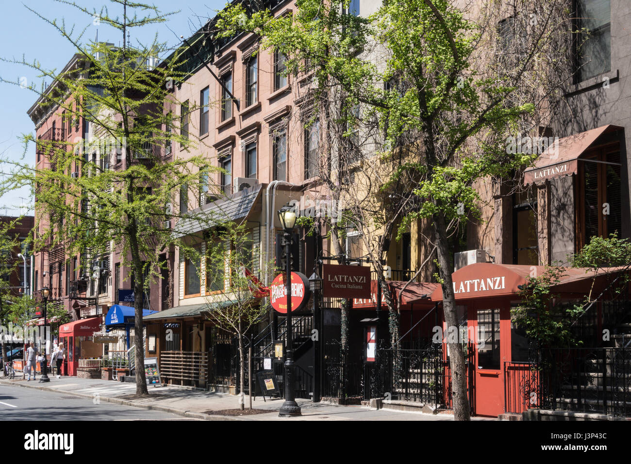 Row house street hi-res stock photography and images - Alamy
