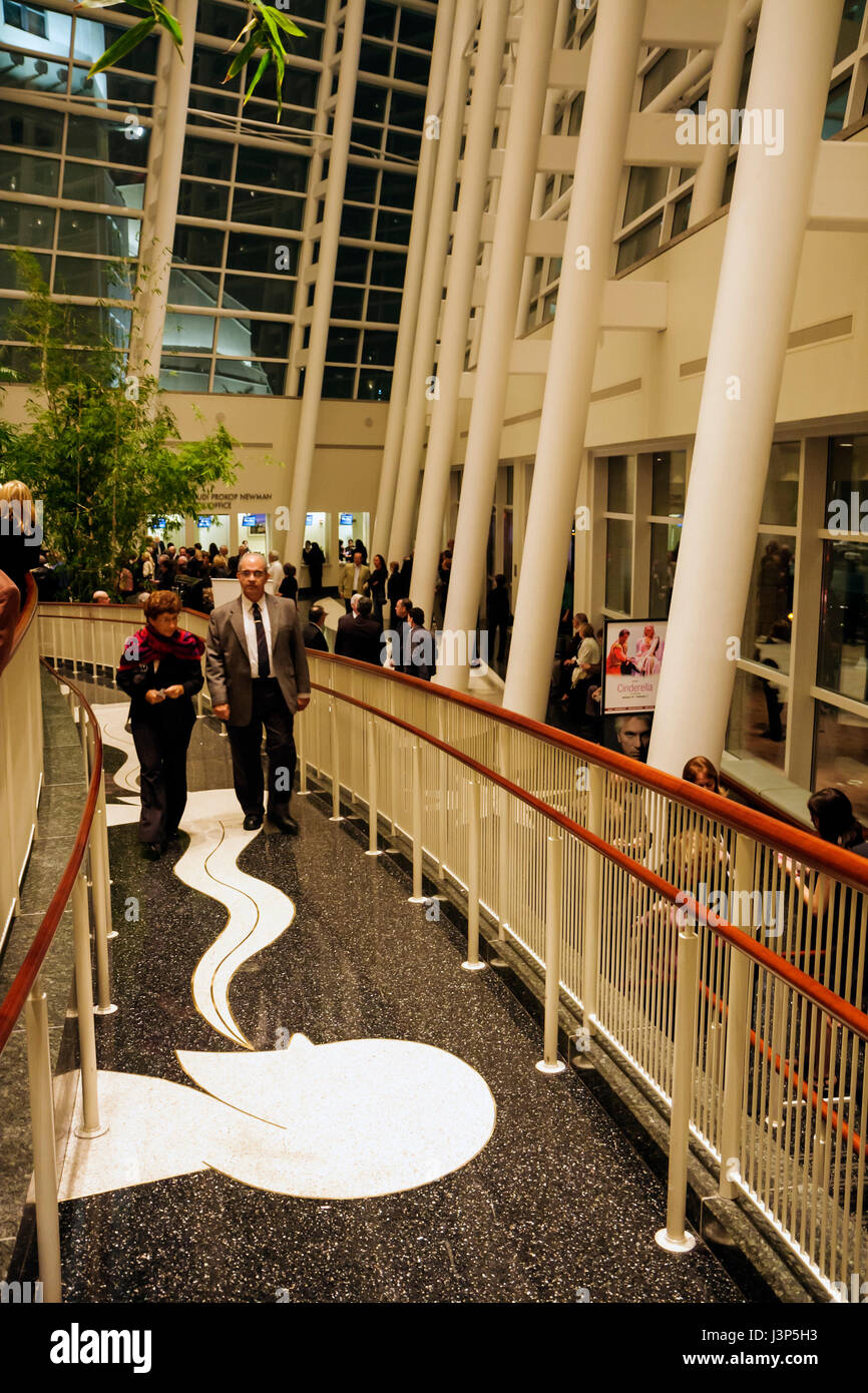 Atrium ramp hi-res stock photography and images - Alamy