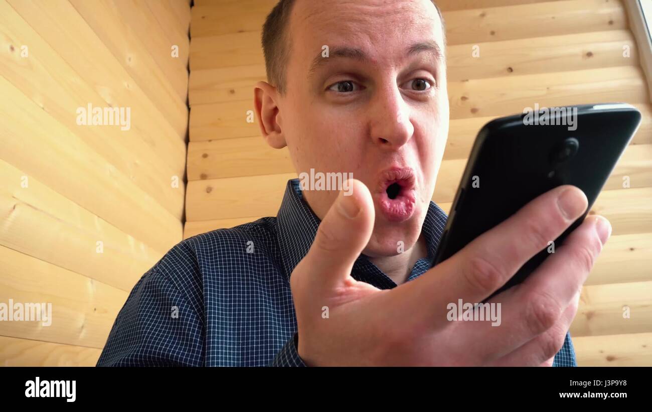 Frustrated man yelling at his smartphone Stock Photo - Alamy