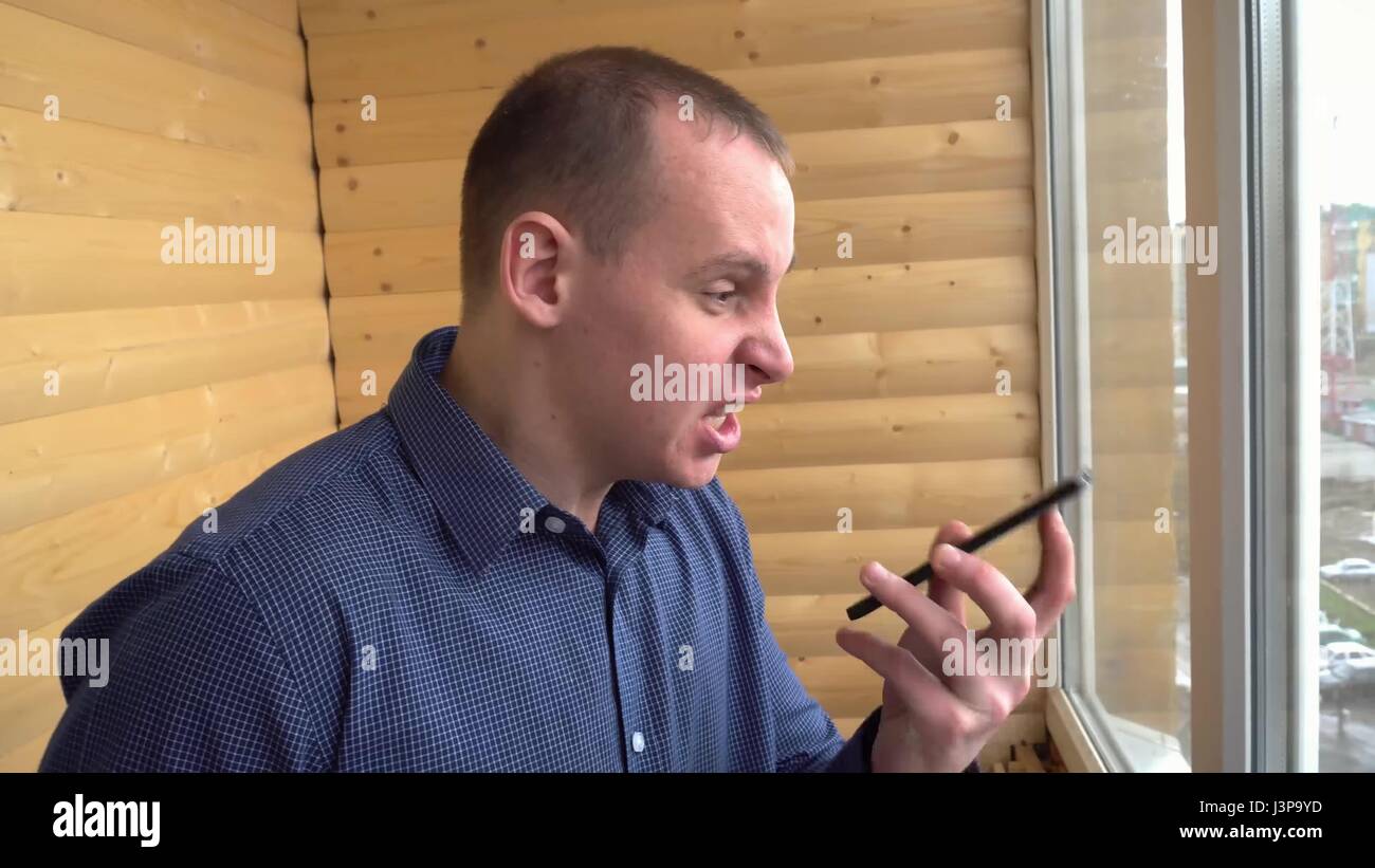 Frustrated man yelling at his smartphone Stock Photo - Alamy