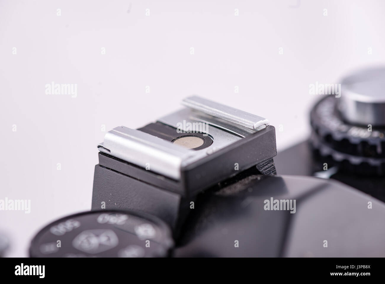Close up of the shutter knob of old retro camera. Detail of analog film camera Stock Photo - Alamy