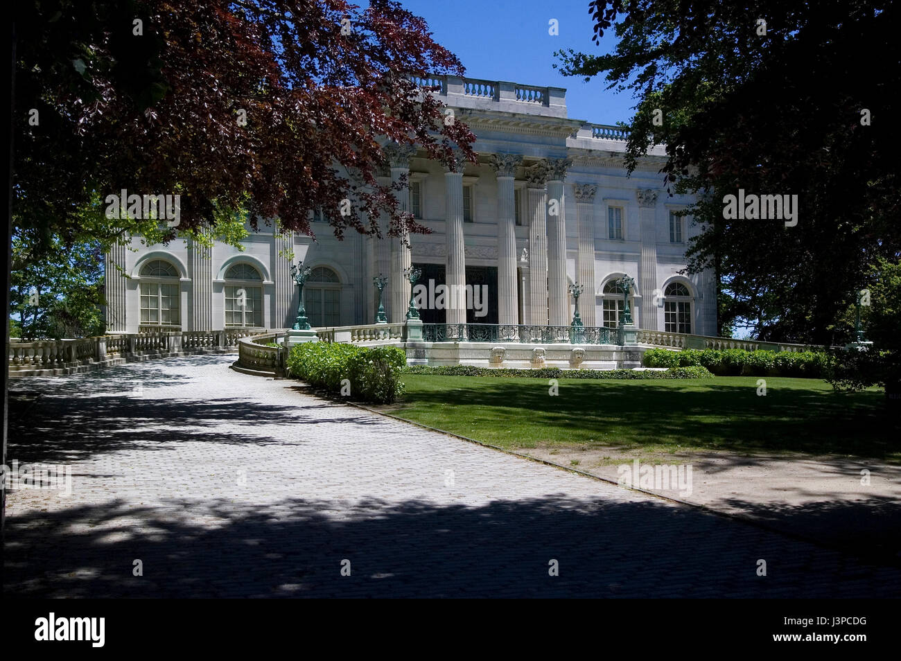Newport rhode island mansion hi-res stock photography and images - Alamy