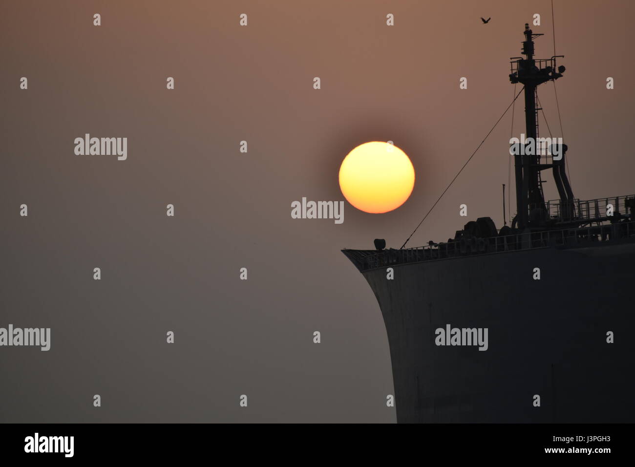 Sun on tip of ship hi-res stock photography and images - Alamy