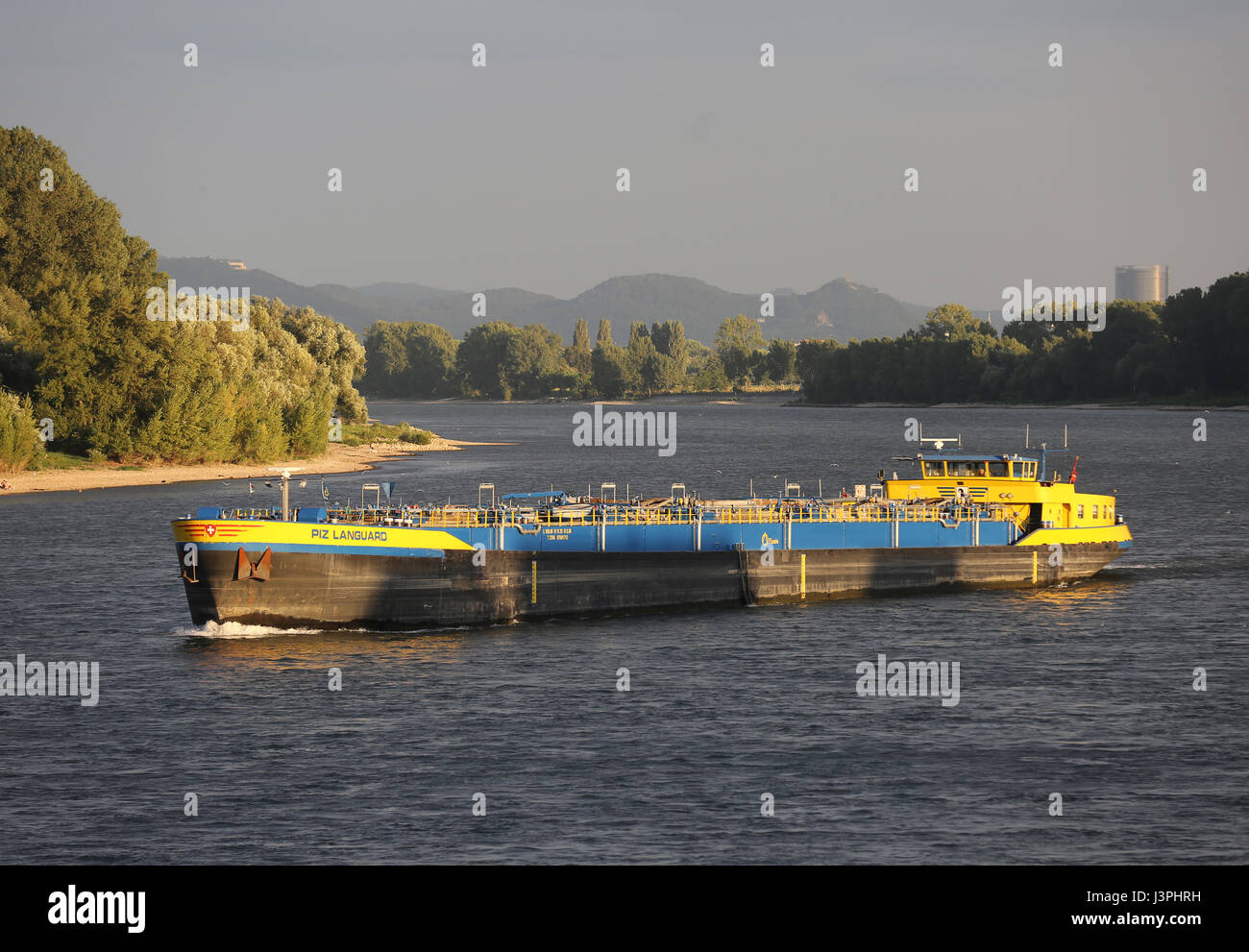 Oil tanker barge hi-res stock photography and images - Alamy