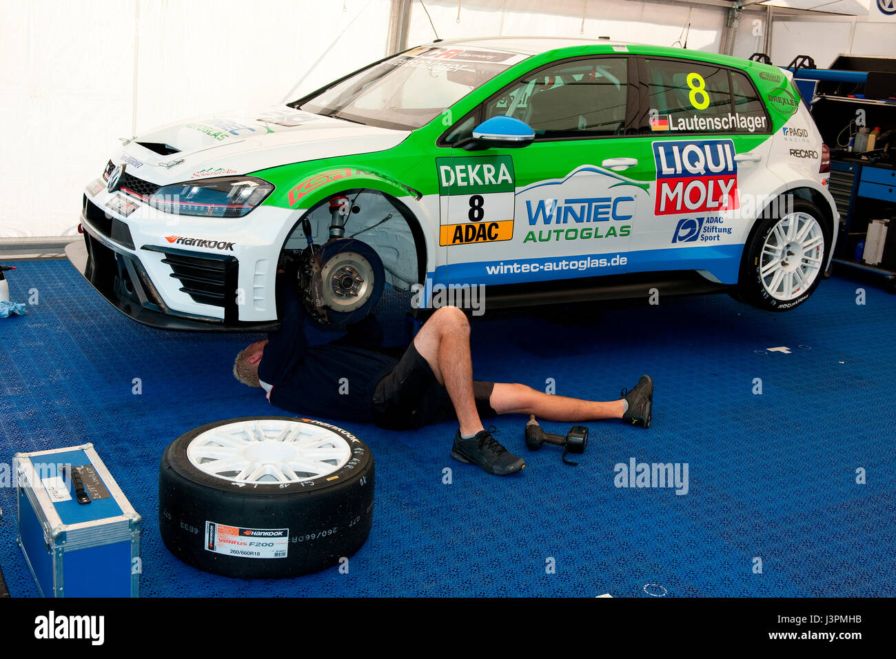 mechanic maintaining race car, Nuerburgring, racetrack track, F1, DTM ...