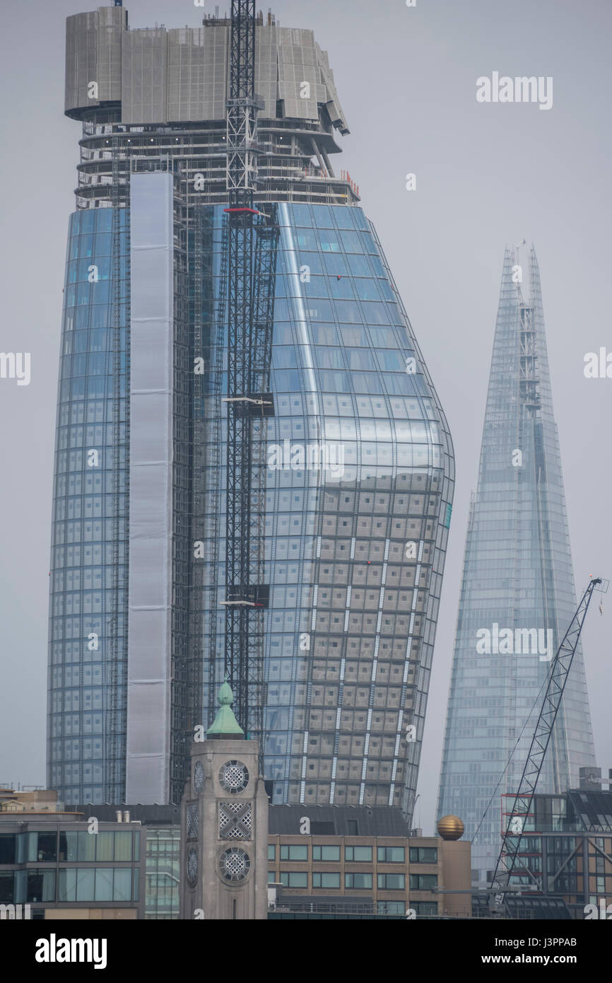 Thames riverside towerblock hi-res stock photography and images - Alamy