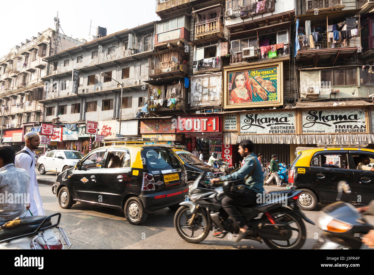 City roads india hi-res stock photography and images - Alamy