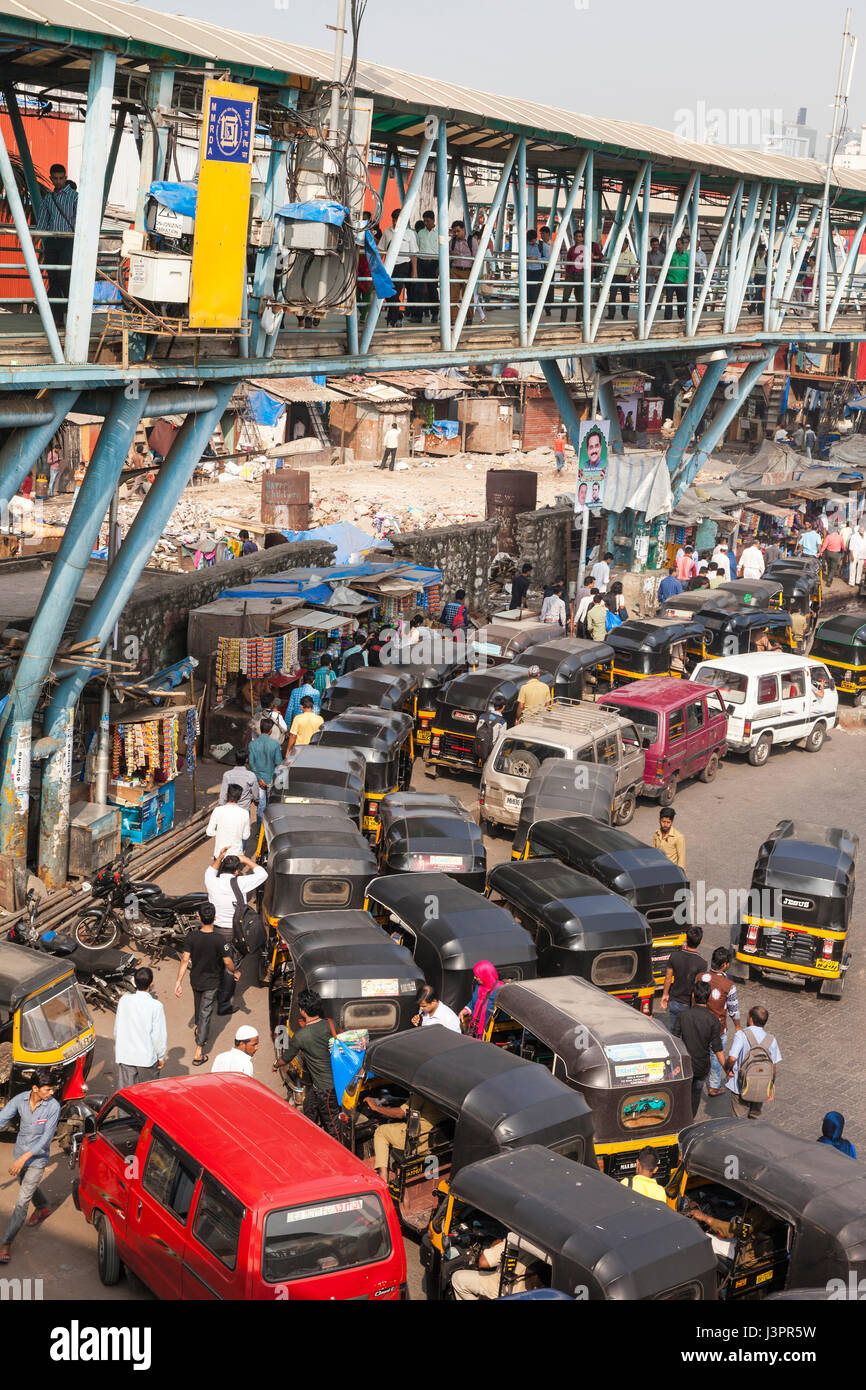 Morning traffic by Bandra East Station, Mumbai, India Stock Photo - Alamy