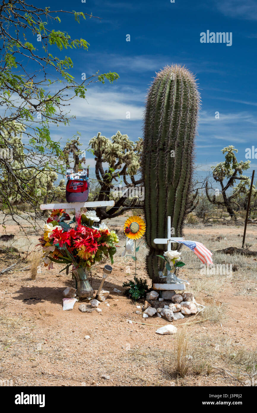 Roadside memorial hi-res stock photography and images - Alamy