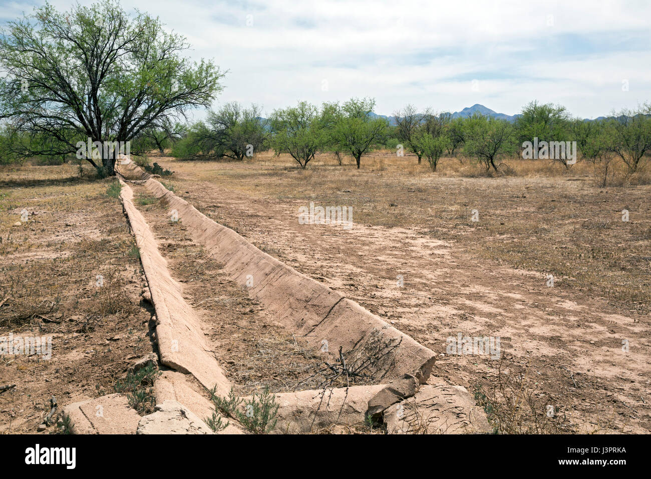 Ditch hi-res stock photography and images - Alamy