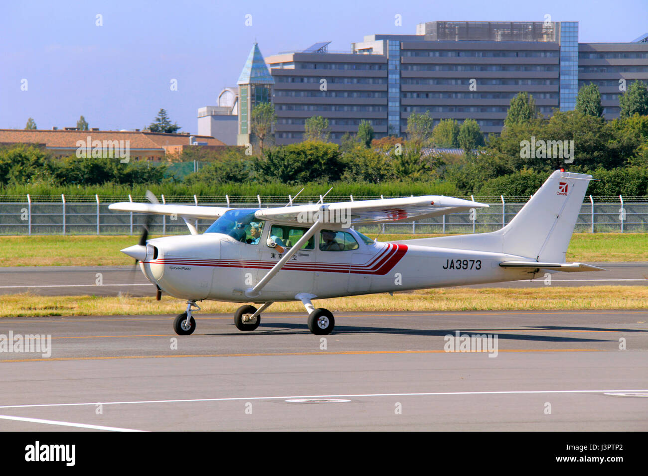 Cessna 172 Skyhawk at Chofu Airport Tokyo Japan Stock Photo - Alamy