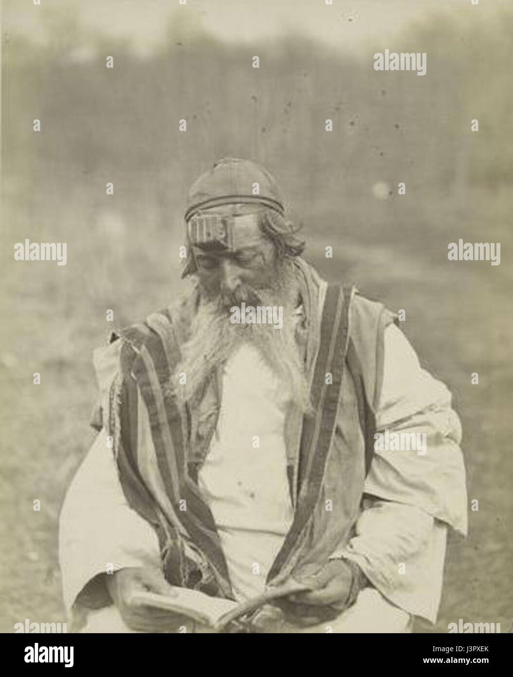 Laying tefillin hi-res stock photography and images - Alamy