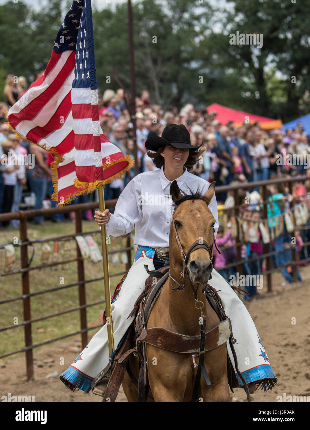The American Flag makes an entrance at the rodeo in Cottonwood ...