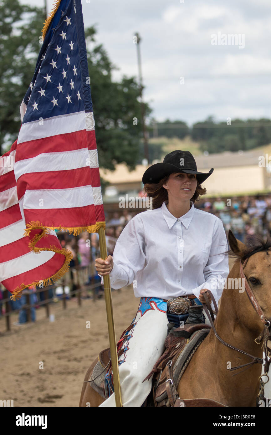 The American Flag makes an entrance at the rodeo in Cottonwood ...