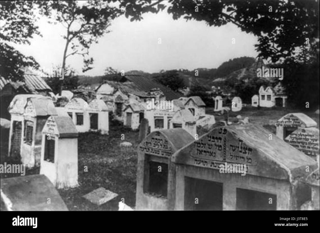Jewish cemeteries Black and White Stock Photos & Images - Alamy