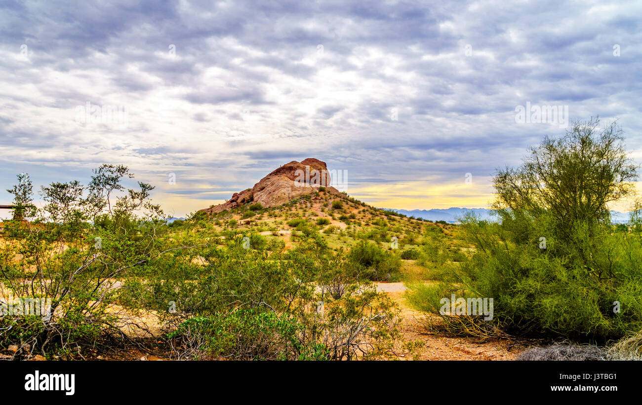 The red sandstone buttes of Papago Park, with its many caves and ...