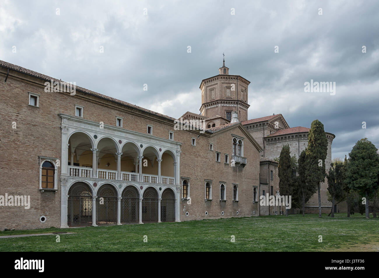 Catholic architecture exterior outside hi-res stock photography and ...