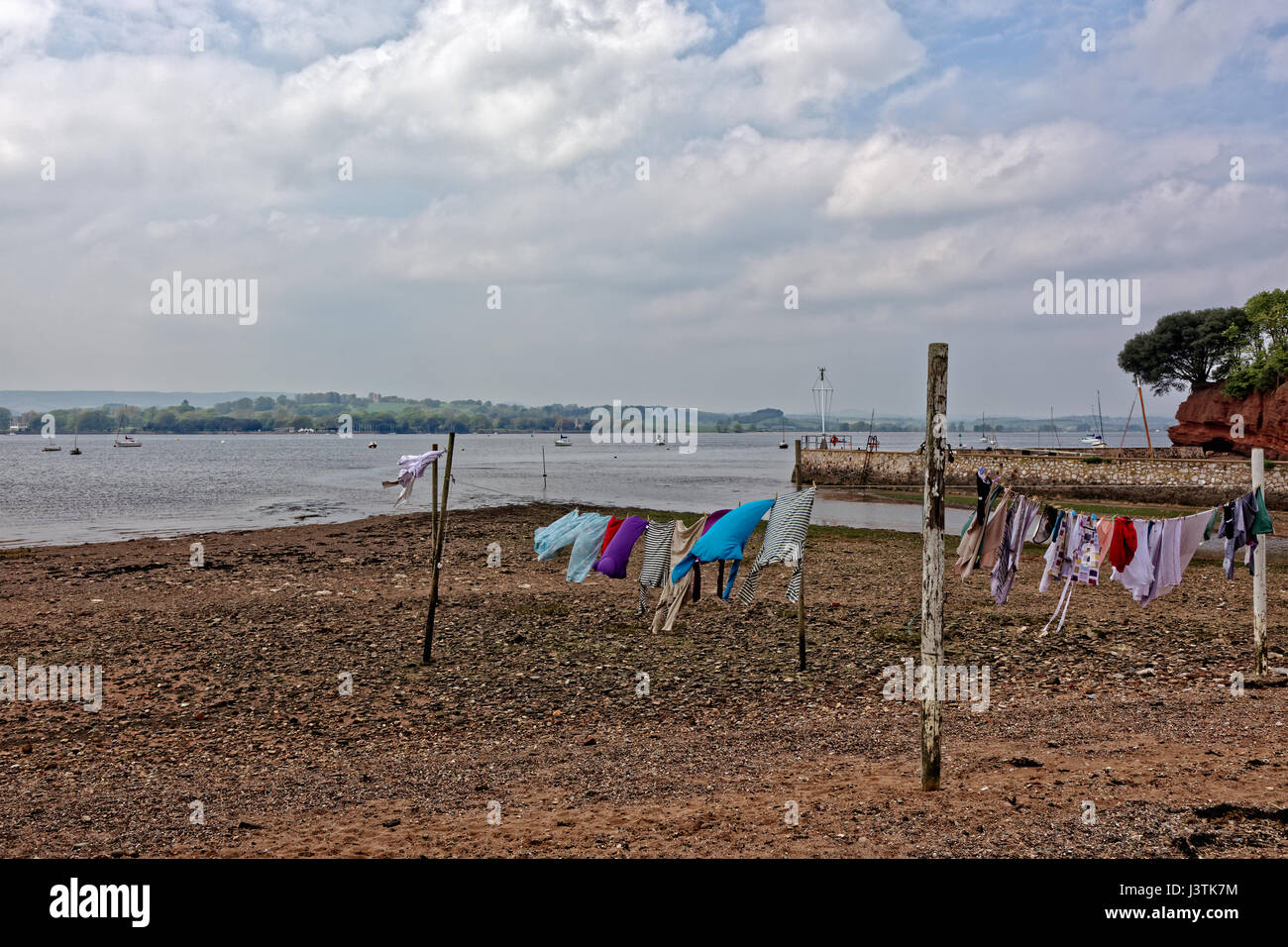 Villagers washing clothes hi-res stock photography and images - Alamy