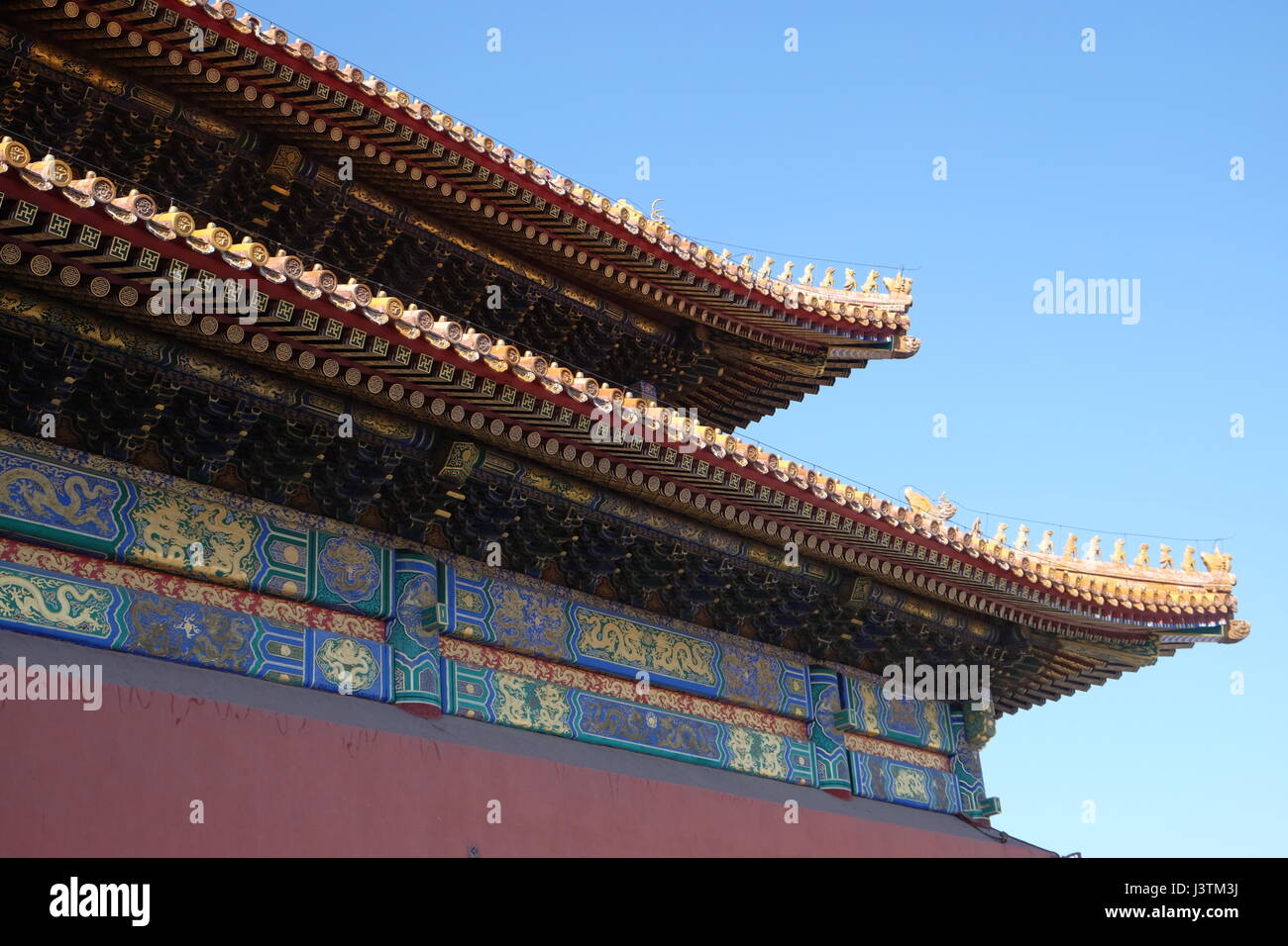 Tiled roof and facade decorated with a Chinese pattern. Palace in The ...