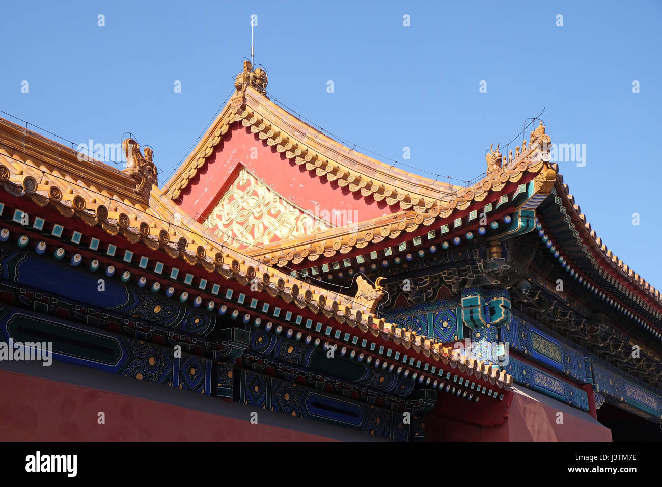 Tiled roof and facade decorated with a Chinese pattern. Palace in The ...