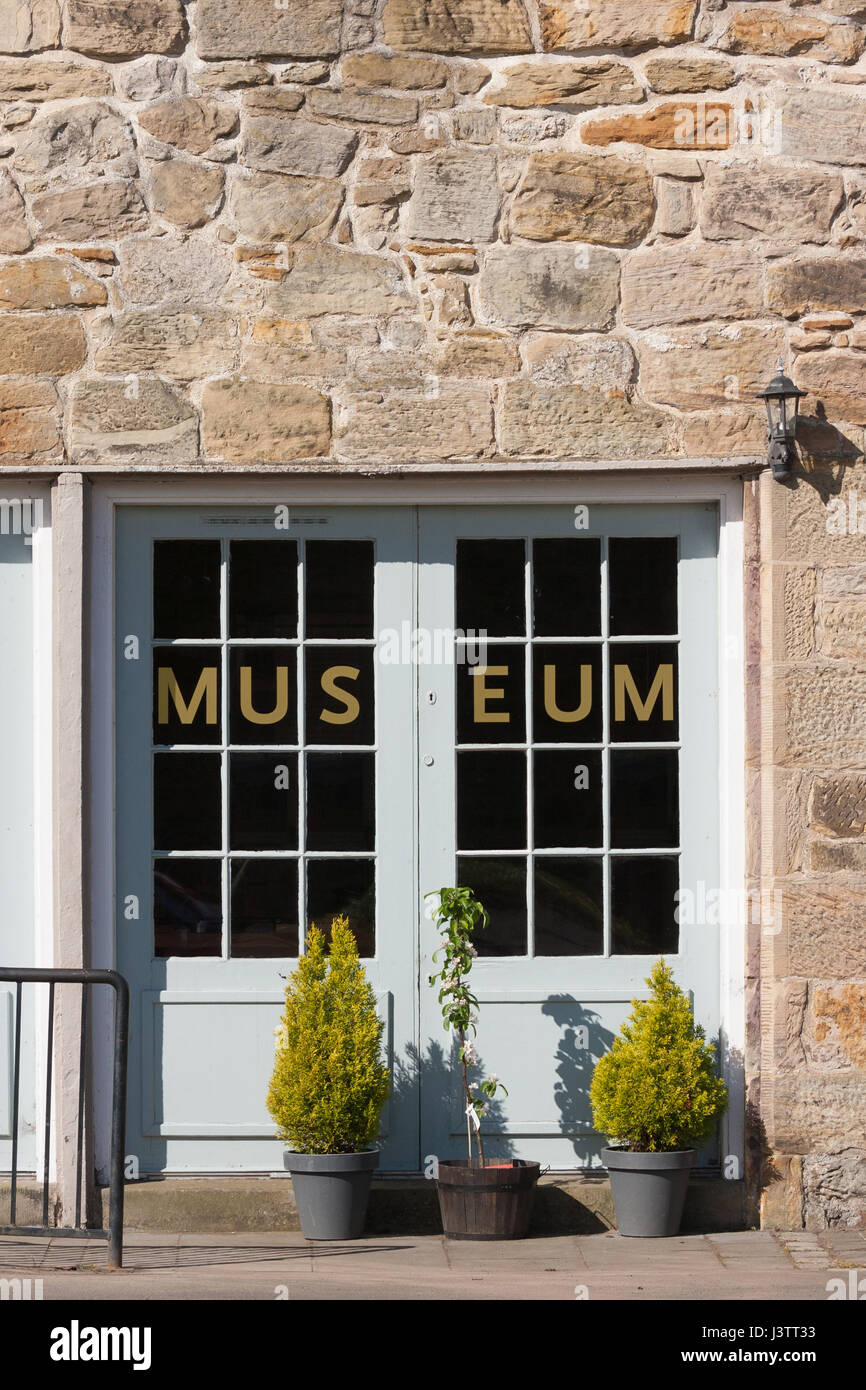 Museum doors hi-res stock photography and images - Alamy