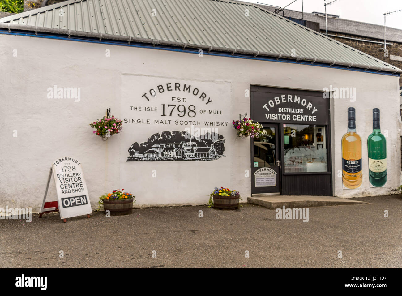 Tobermory Whisky Distillery with visitor centre Stock Photo - Alamy
