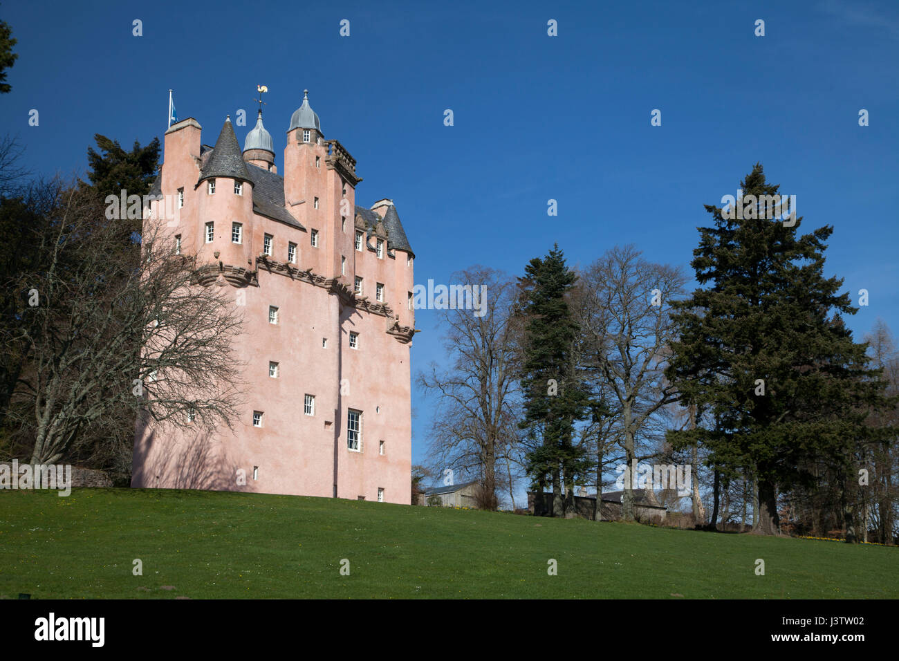 Craigievar castle hi-res stock photography and images - Alamy
