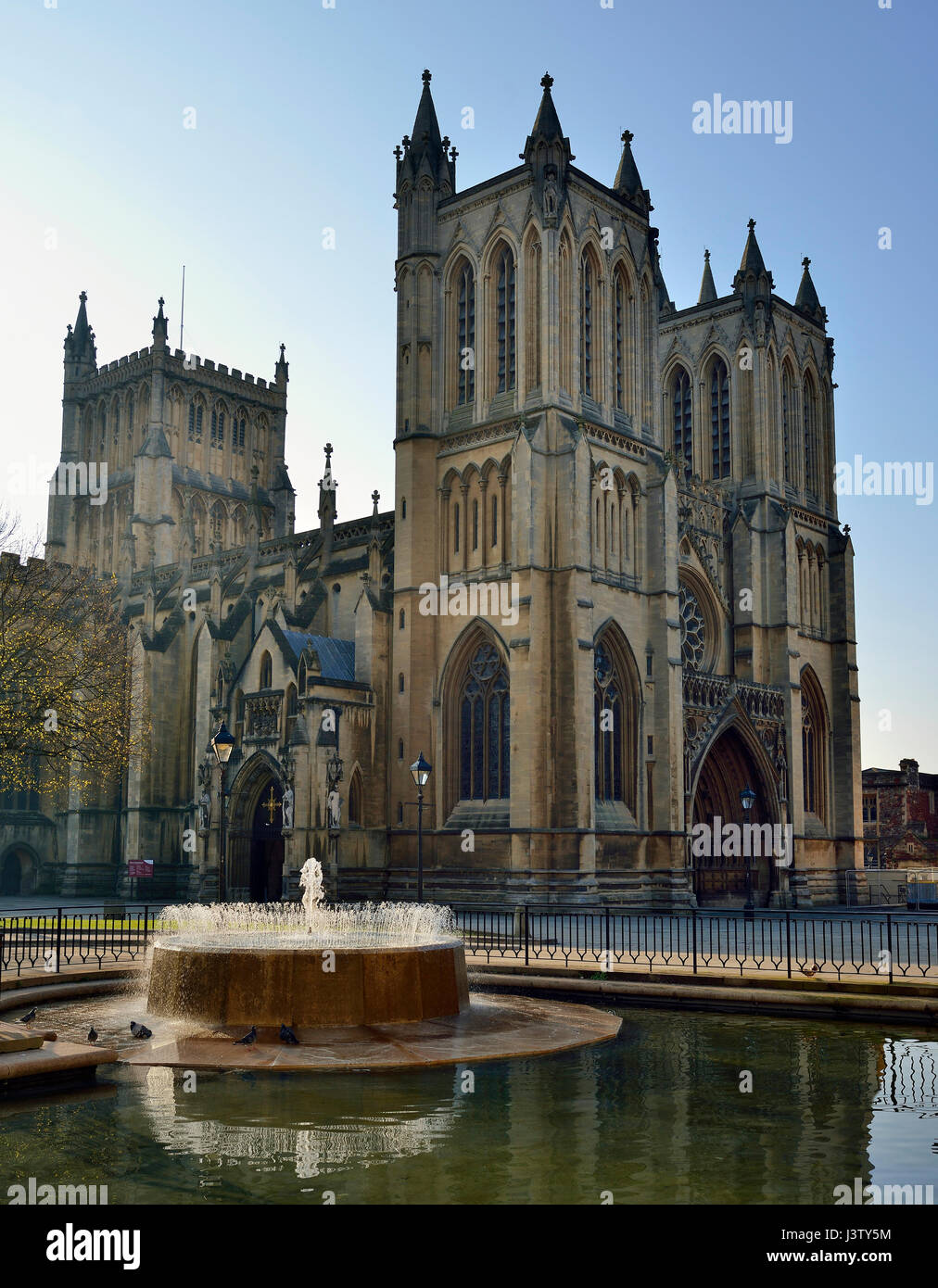 Fountain and Bristol Cathedral, College Green, Bristol Stock Photo - Alamy