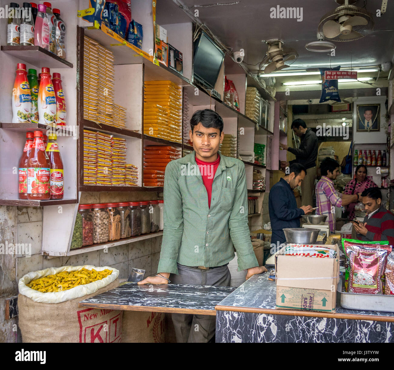 Shop trader hi-res stock photography and images - Alamy