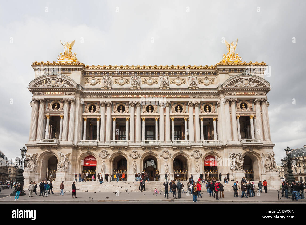 Nationale opera paris hi-res stock photography and images - Alamy