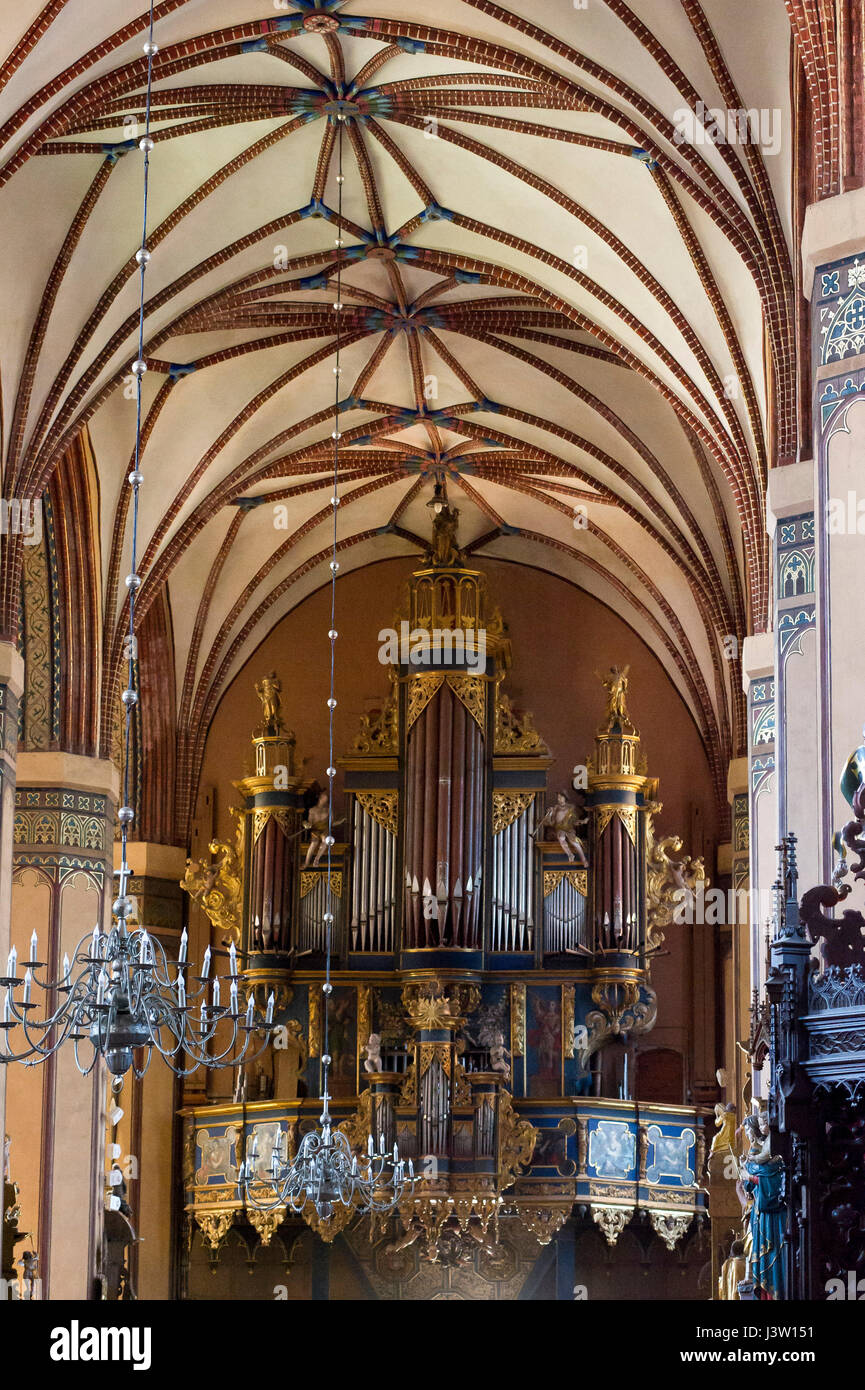 Cathedral Church Pipe Organ Stock Photos & Cathedral Church Pipe Organ ...
