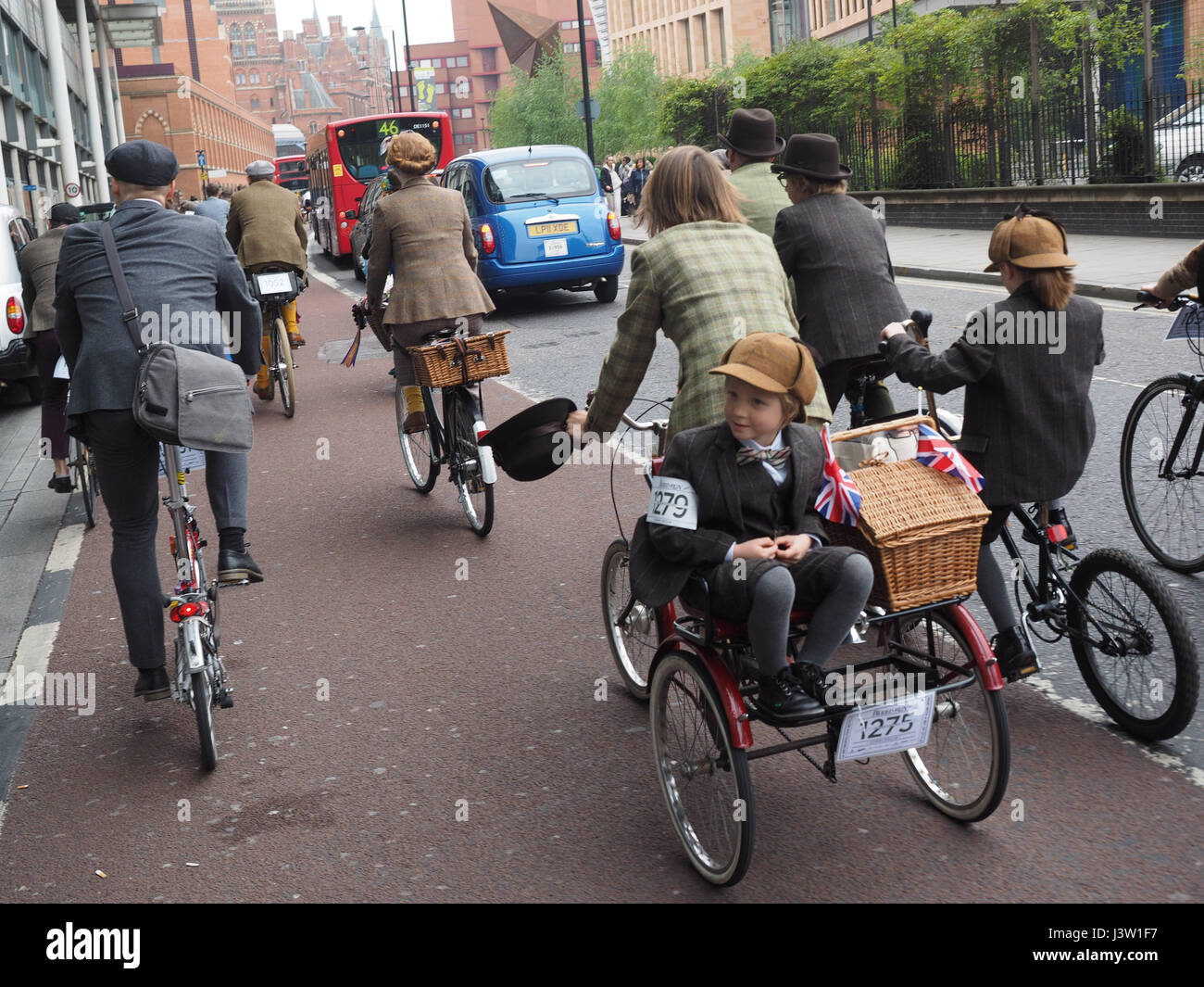 Tweed bike ride hi-res stock photography and images - Alamy