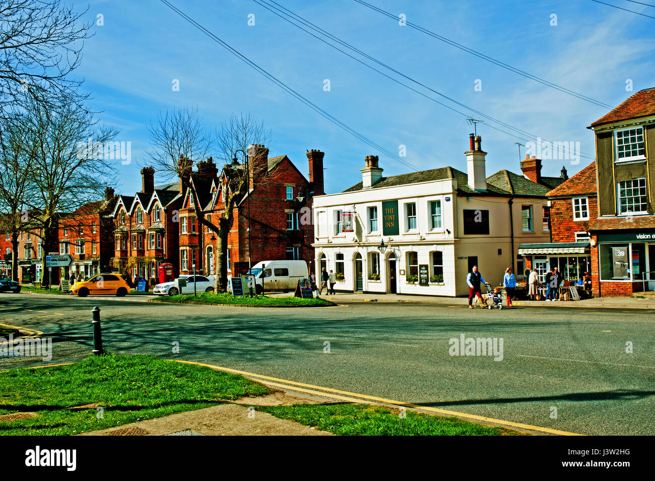 The Vine Inn and high street, Tenterden, Kent Stock Photo - Alamy