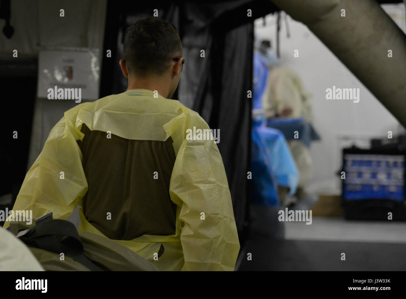 The 212th Combat Support Hospital (212th CSH) emergency room staff ...