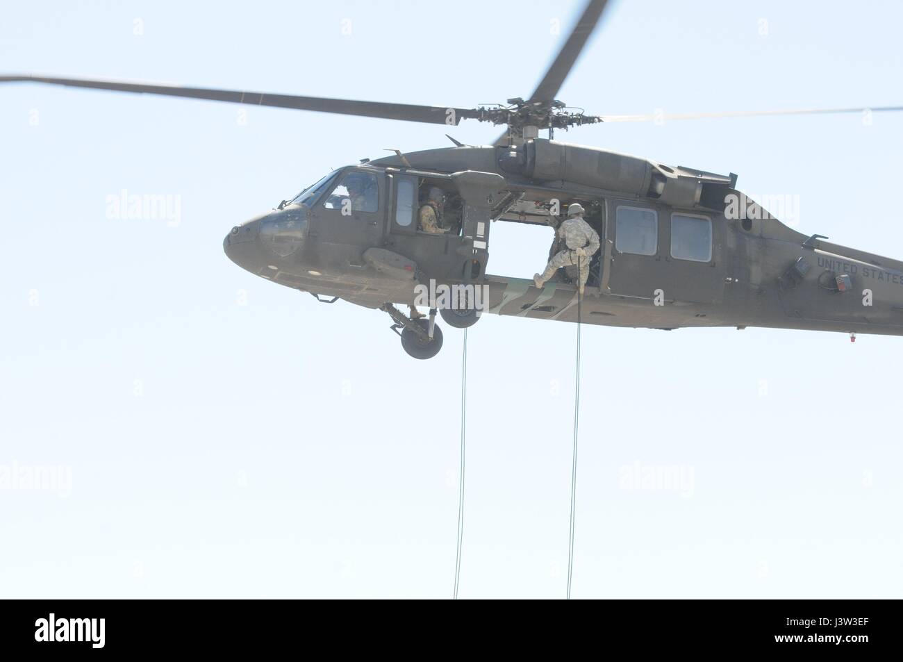 U s army soldier prepares rappel hi-res stock photography and images ...