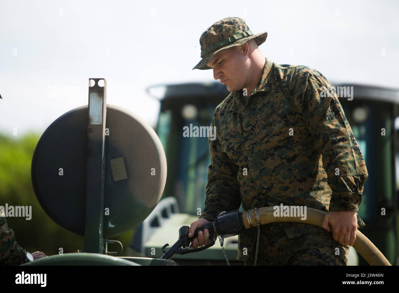 Marines combat logistics element hi-res stock photography and images ...