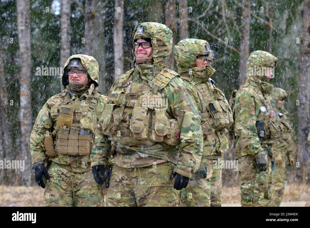 U.S. Soldiers assigned to Chaos Company, 1-68 Armor Battalion ...