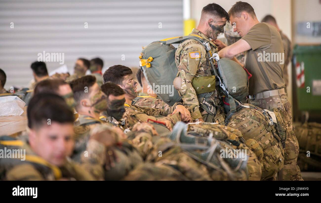 U.S. Army Soldiers from the 173rd Airborne Brigade, 2nd Battalion ...