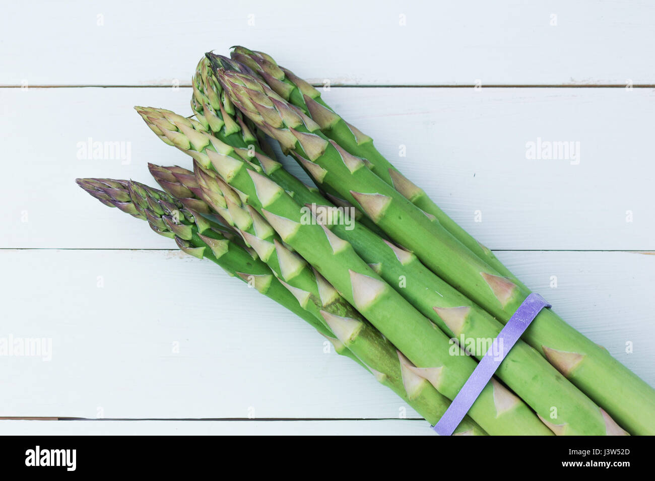 Bundle of fresh asparagus, top view Stock Photo - Alamy