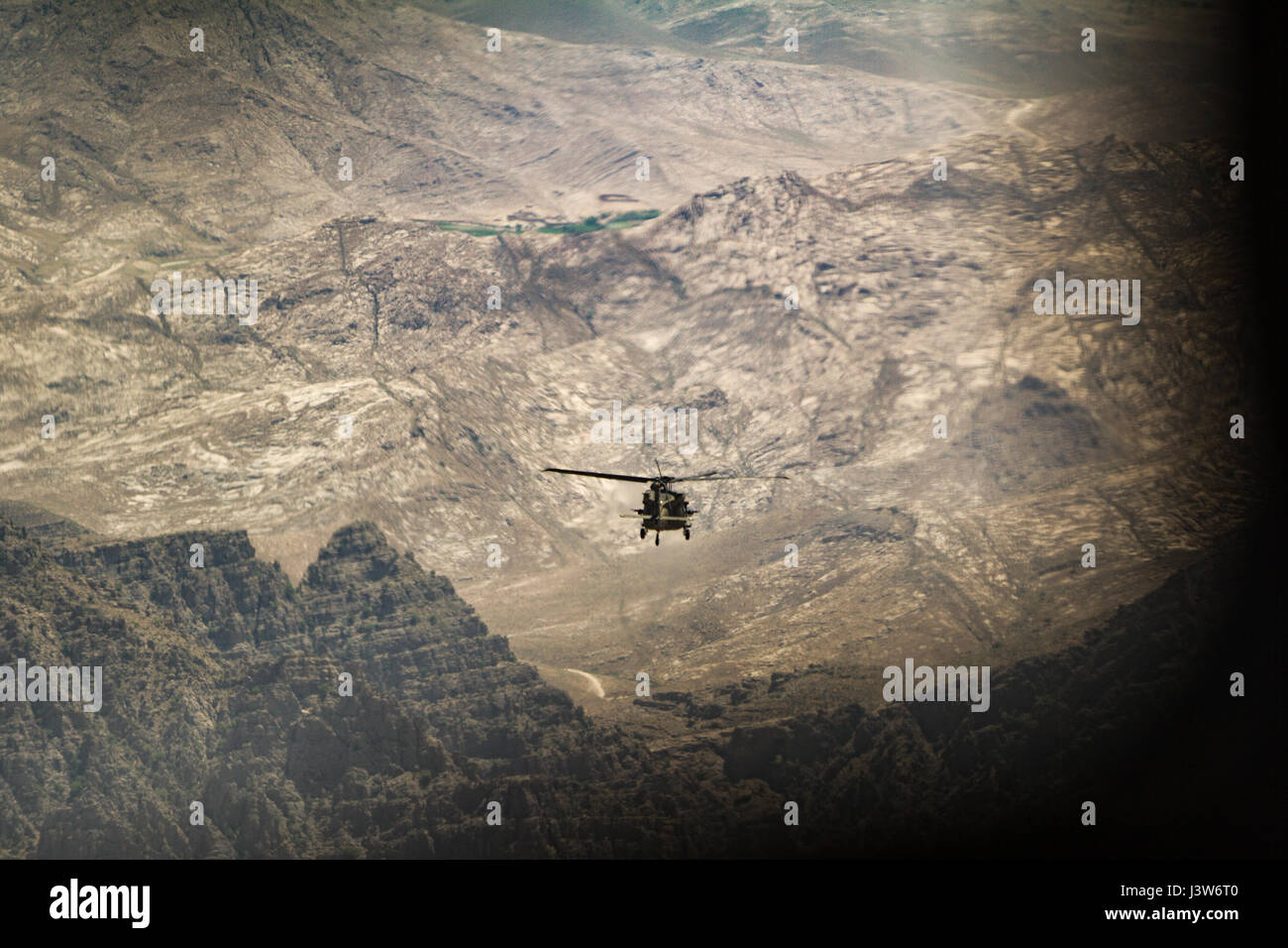 A U.S. Army UH-60 Black Hawk helicopter crew assigned to Task Force ...