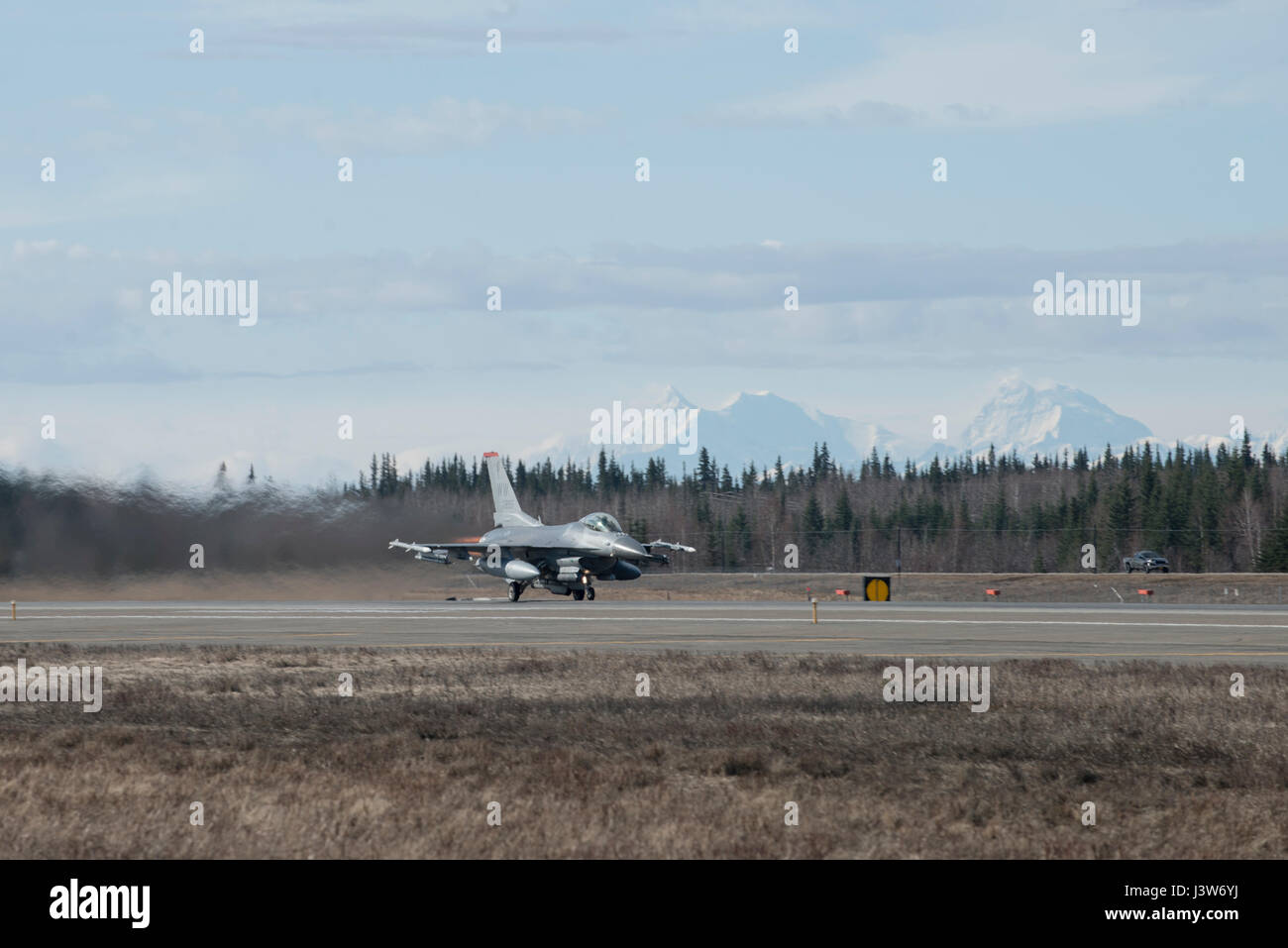 EIELSON AIR FORCE BASE, Alaska – A U.S. Air Force F-16 Fighting Falcon ...