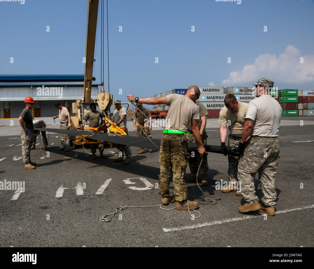 U.S. Soldiers with the 25th Combat Aviation Brigade, 25th Infantry ...