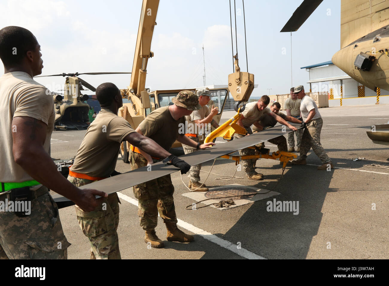U.S. Soldiers with the 25th Combat Aviation Brigade, 25th Infantry ...